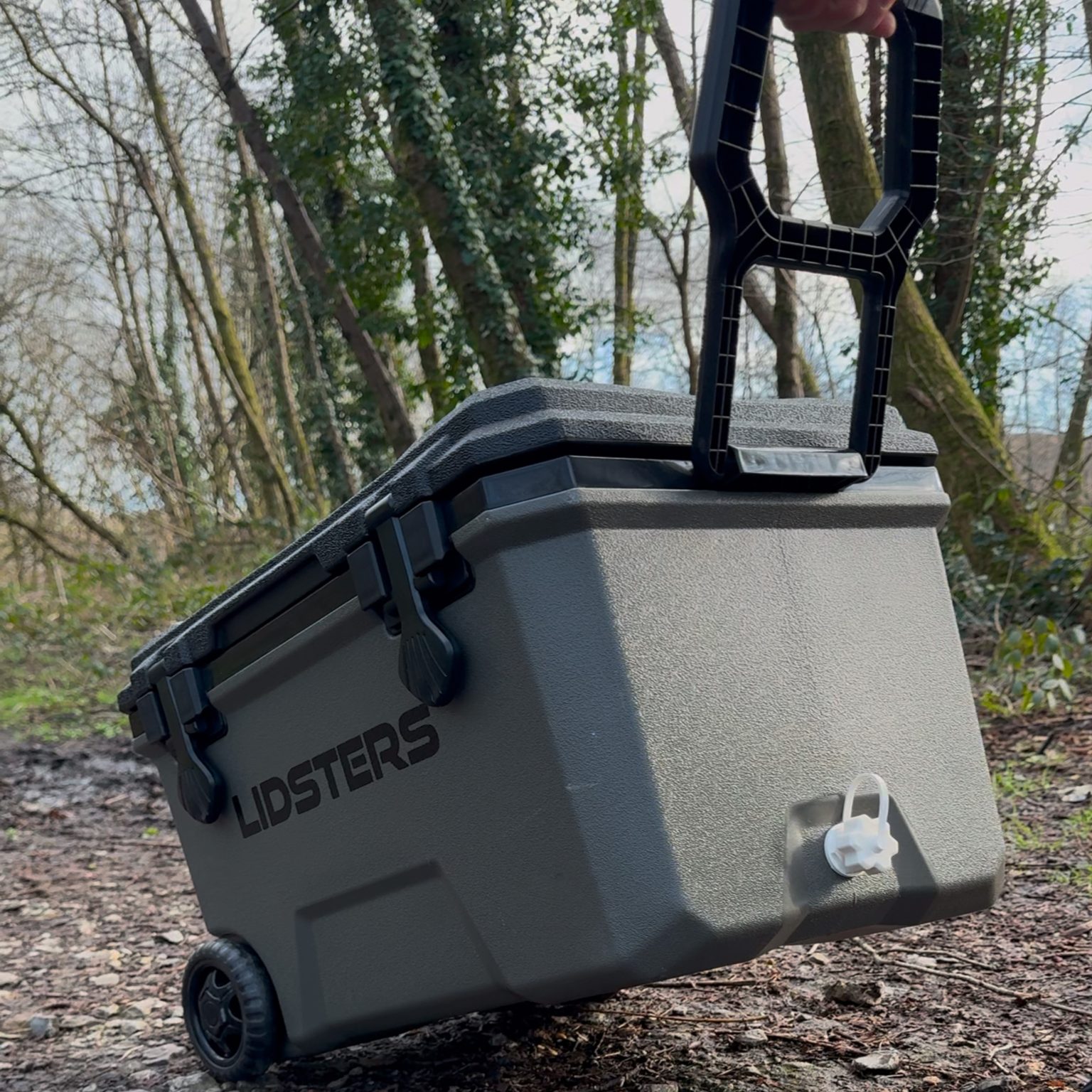 Lidsters Fishing Deluxe Cooler Wheeled Ice Box 36L Fits 53 Cans Carp ...